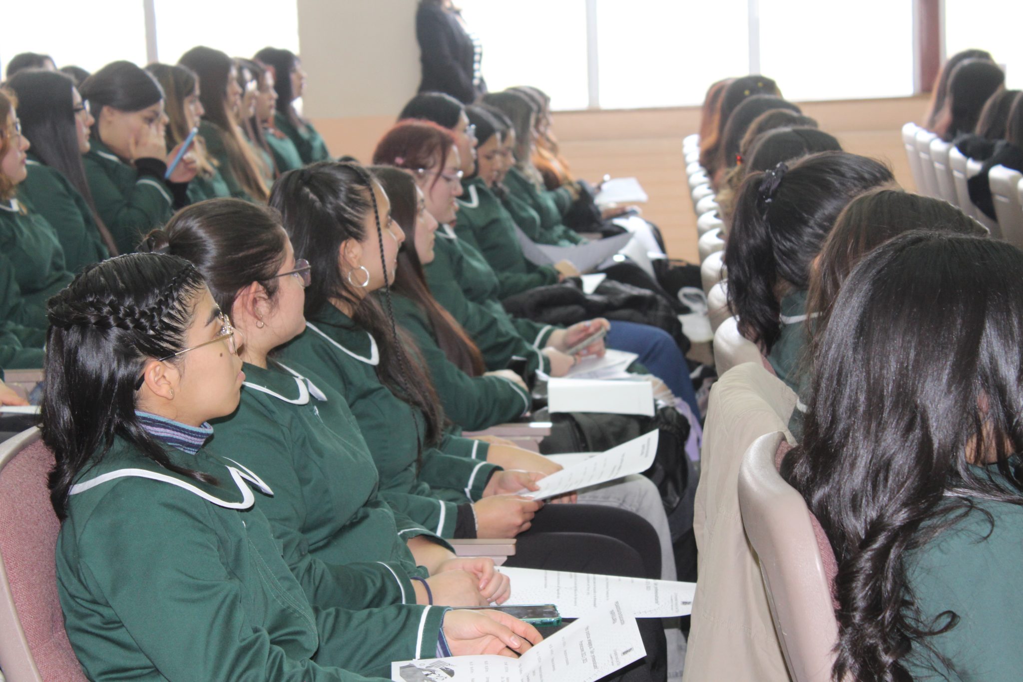 -estudiantes de Pedagogía en Educación Parvularia recibieron piocha ...